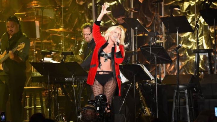 Veja as performances de Lady Gaga e Carly Rae Jepsen no Hall da Fama dos Compositores - VAGALUME